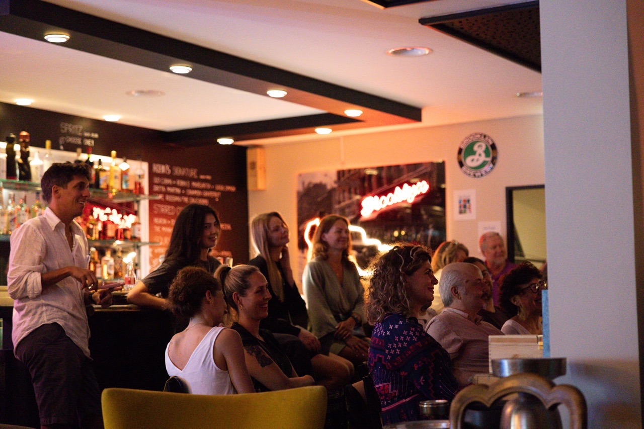 Comedy Brew • English Stand-Up Comedy Open Mic • EVERY Thursday at ROBINS in Niederdorf Zürich ...